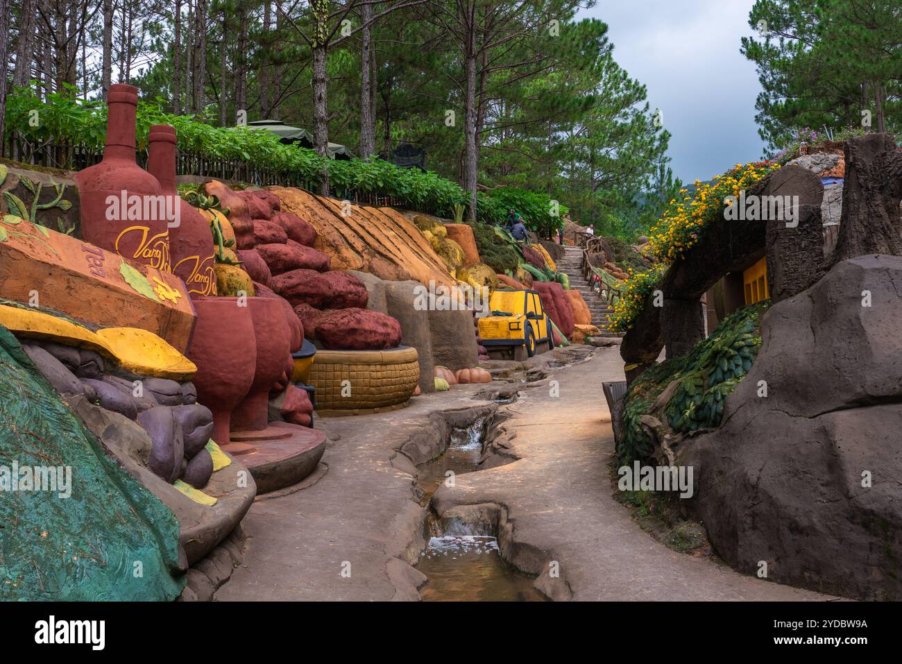 This is the Clay Tunnel Park, a famous travel destination known for its ...