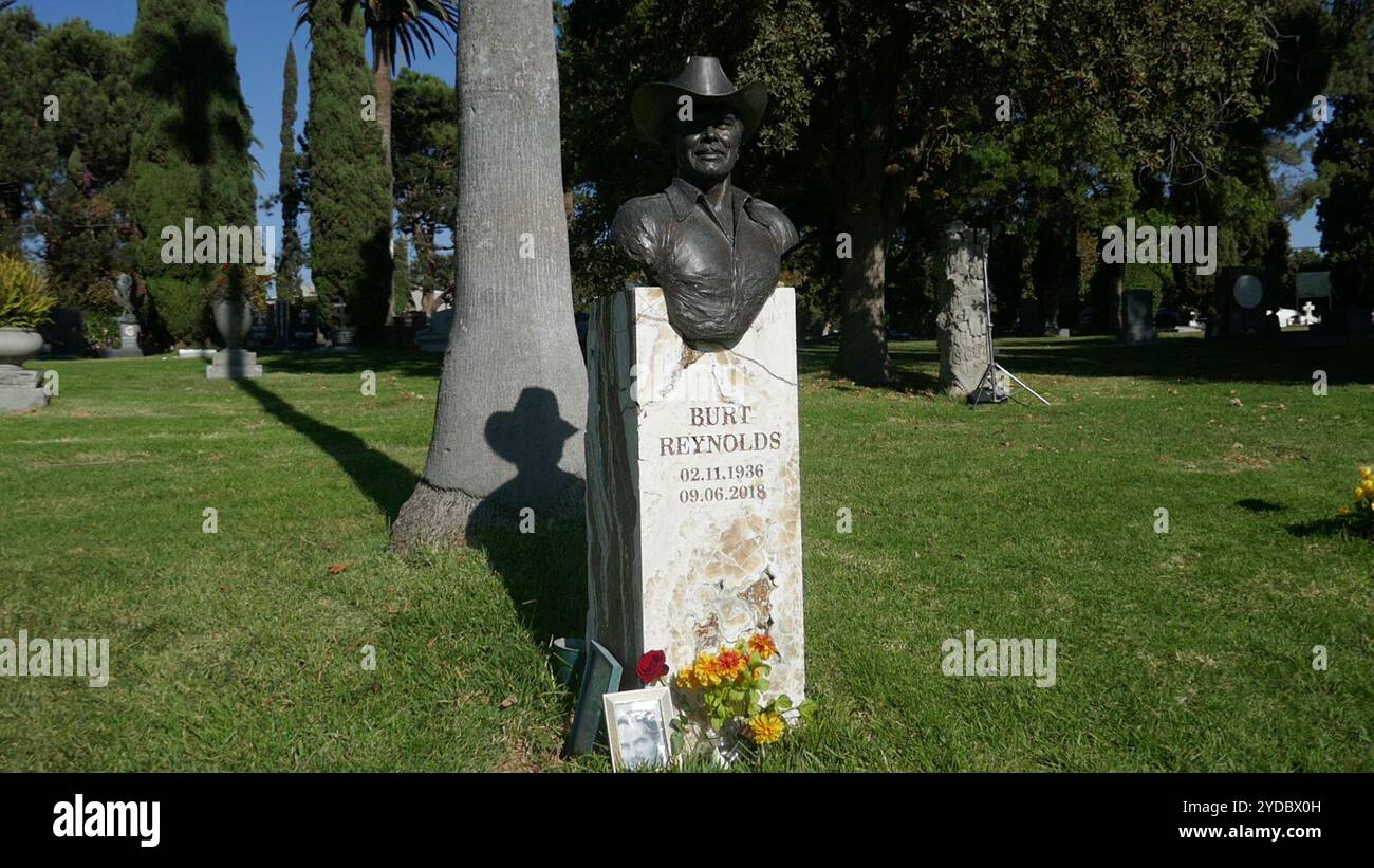 Los Angeles, California USA 25th October 2024 Actor Burt Reynolds Grave ...
