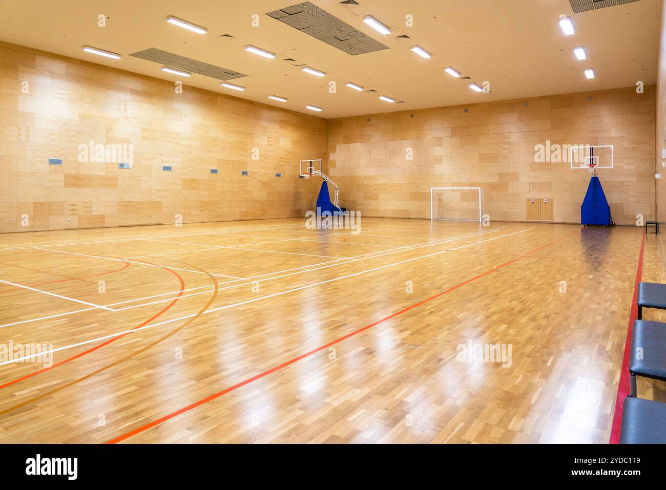 Empty school sports hall hi-res stock photography and images - Alamy