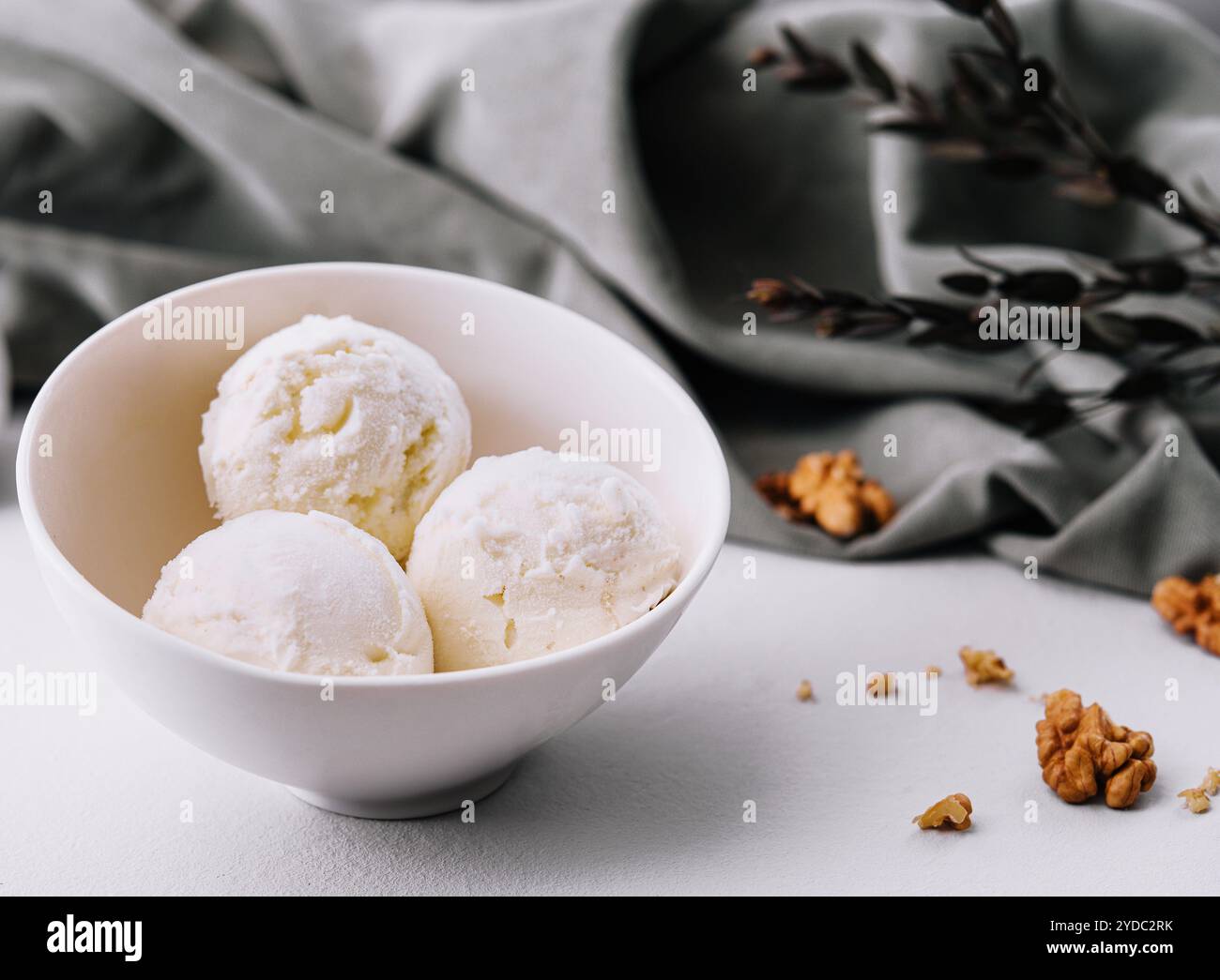Turquoise ice cream white hi-res stock photography and images - Alamy