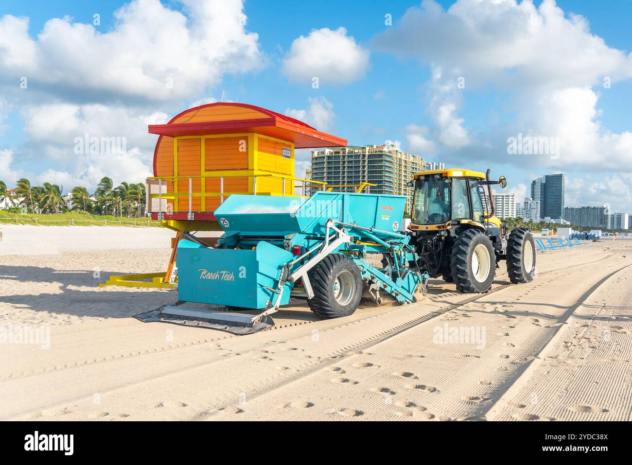 Seaside beach cleaning machine tractor hi-res stock photography and ...