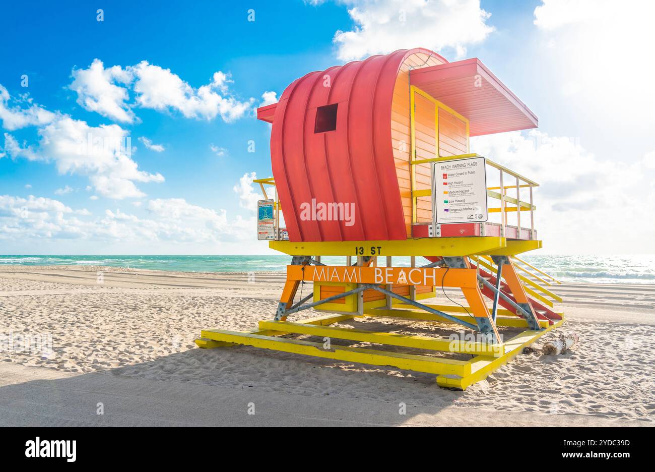 Lifeguard station with flag hi-res stock photography and images - Alamy