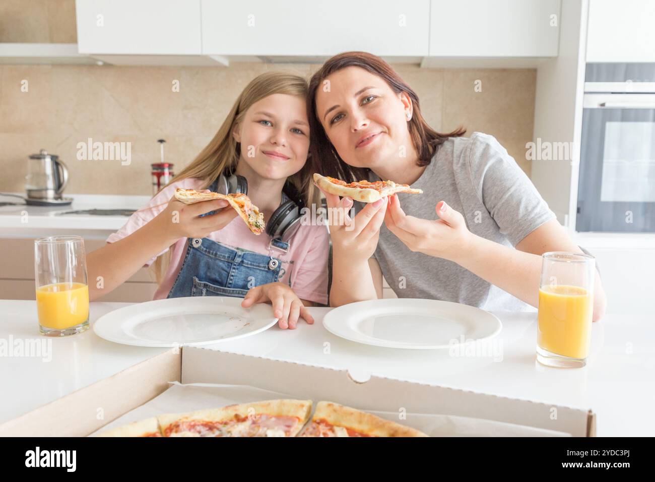 Family child happiness concept hi-res stock photography and images - Alamy