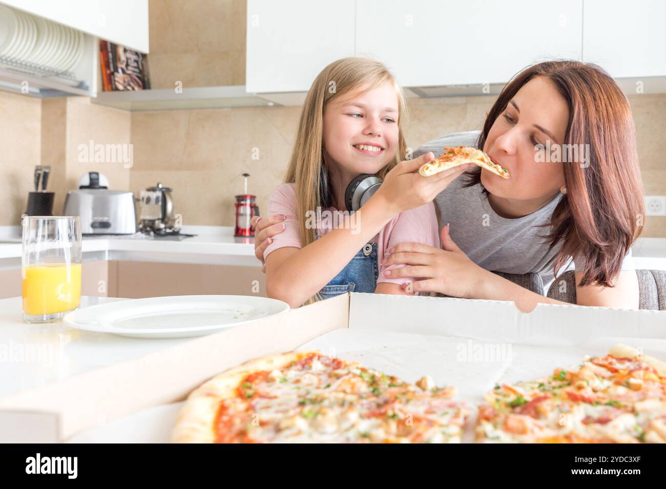 Family child happiness concept hi-res stock photography and images - Alamy