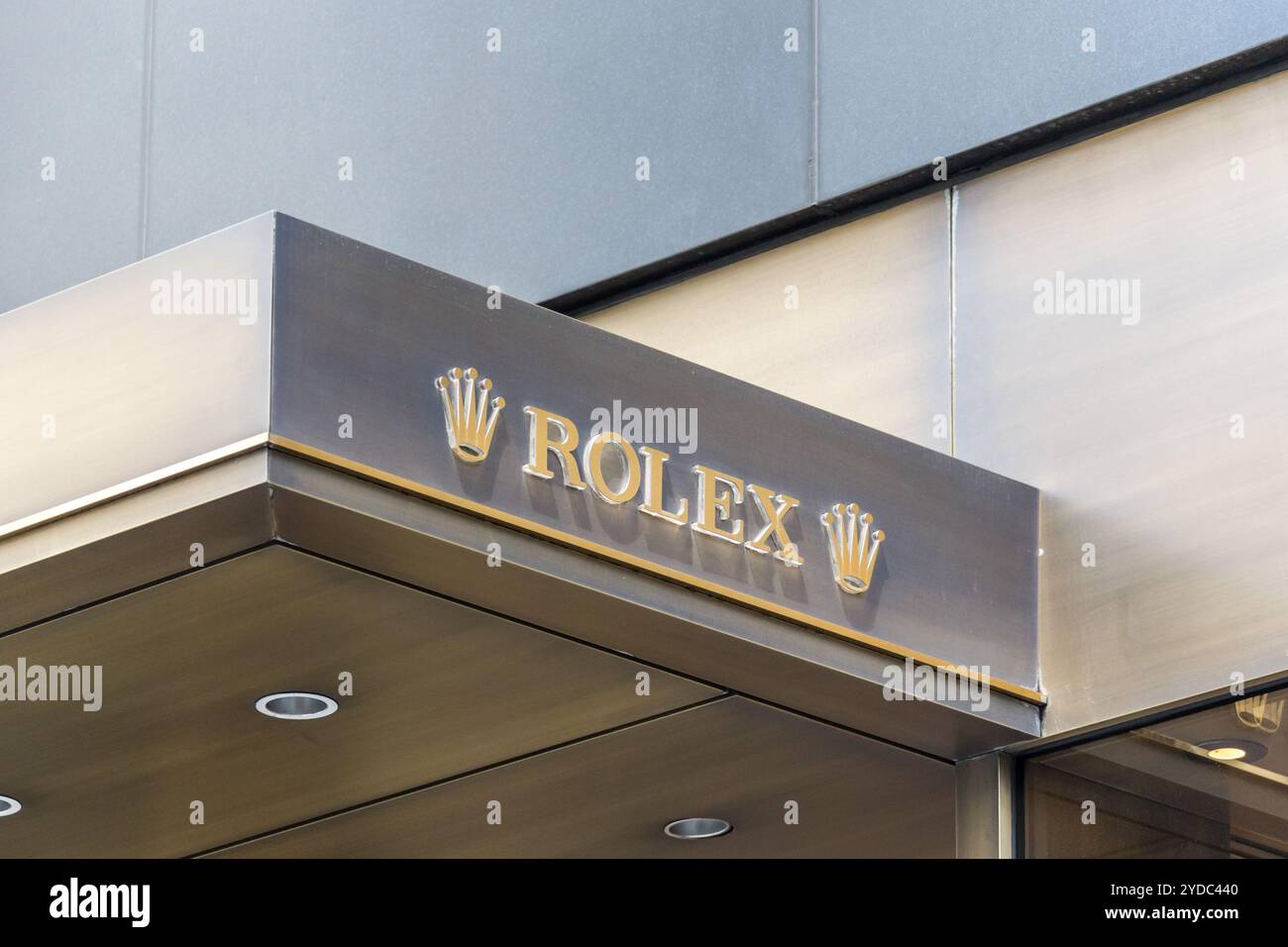 NEW YORK, USA - MAY 15, 2019: Rolex building at the corner of 5th ...