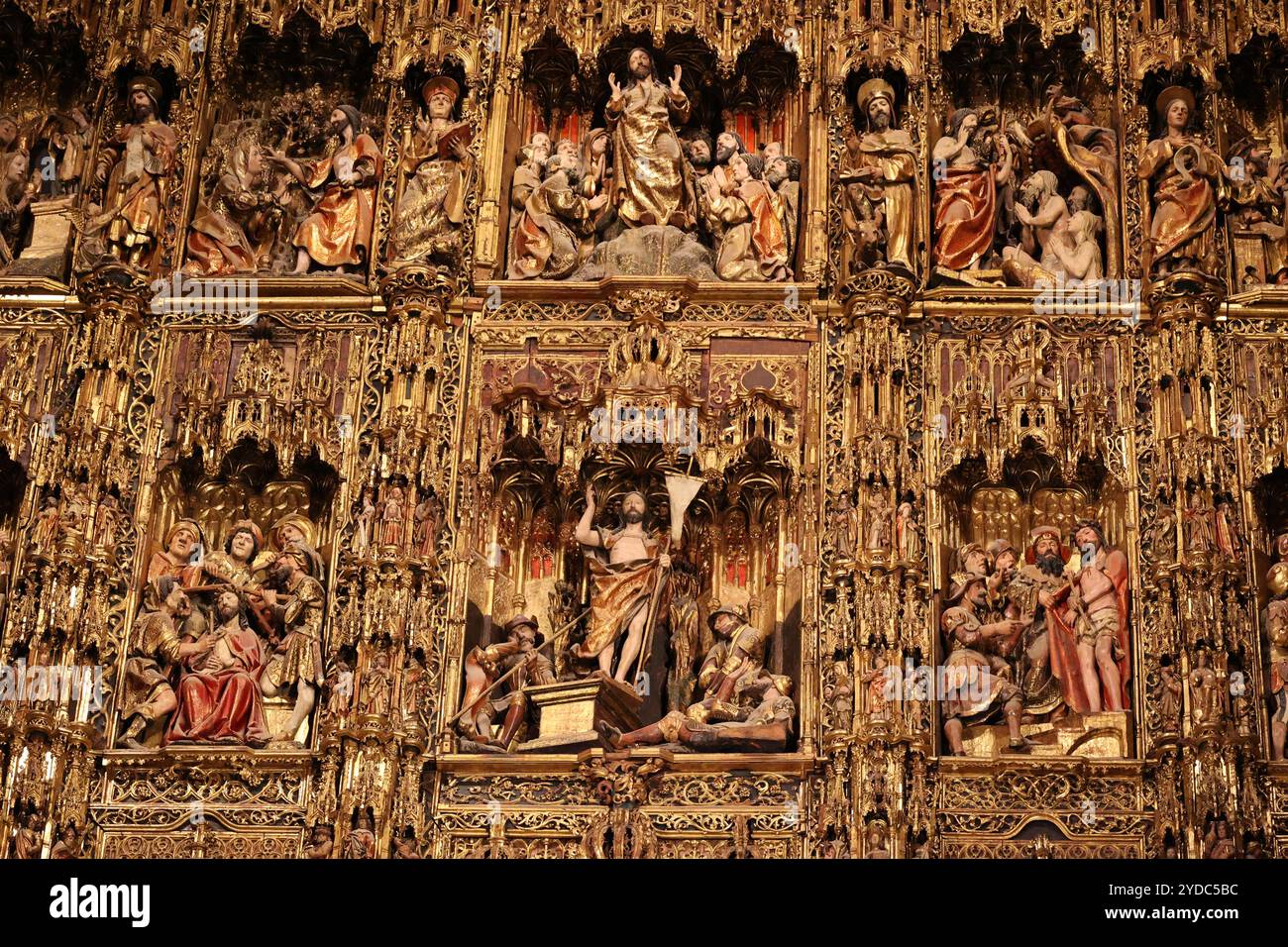 Altar mayor seville cathedral hi-res stock photography and images - Alamy