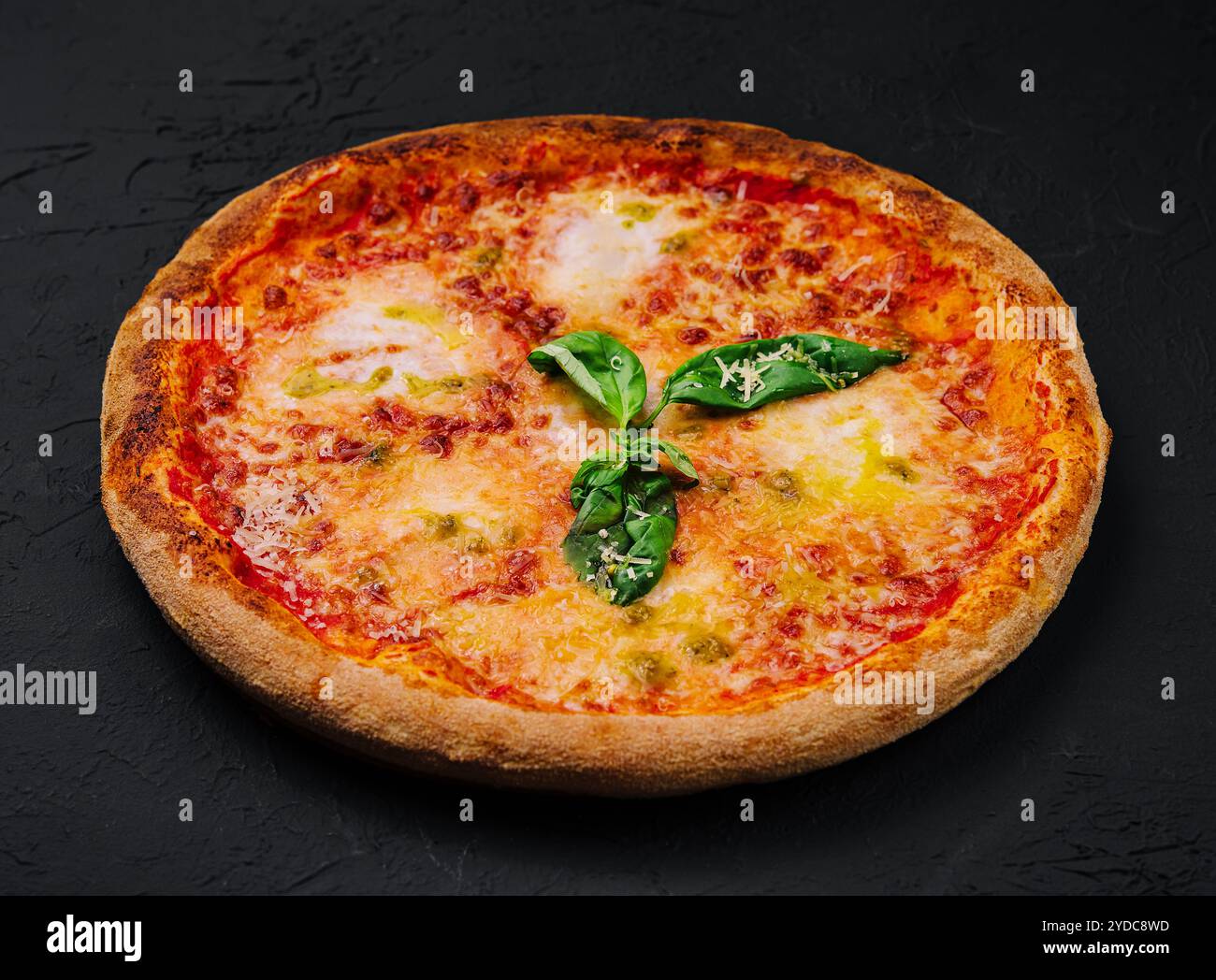 Authentic pizza margherita hi-res stock photography and images - Alamy