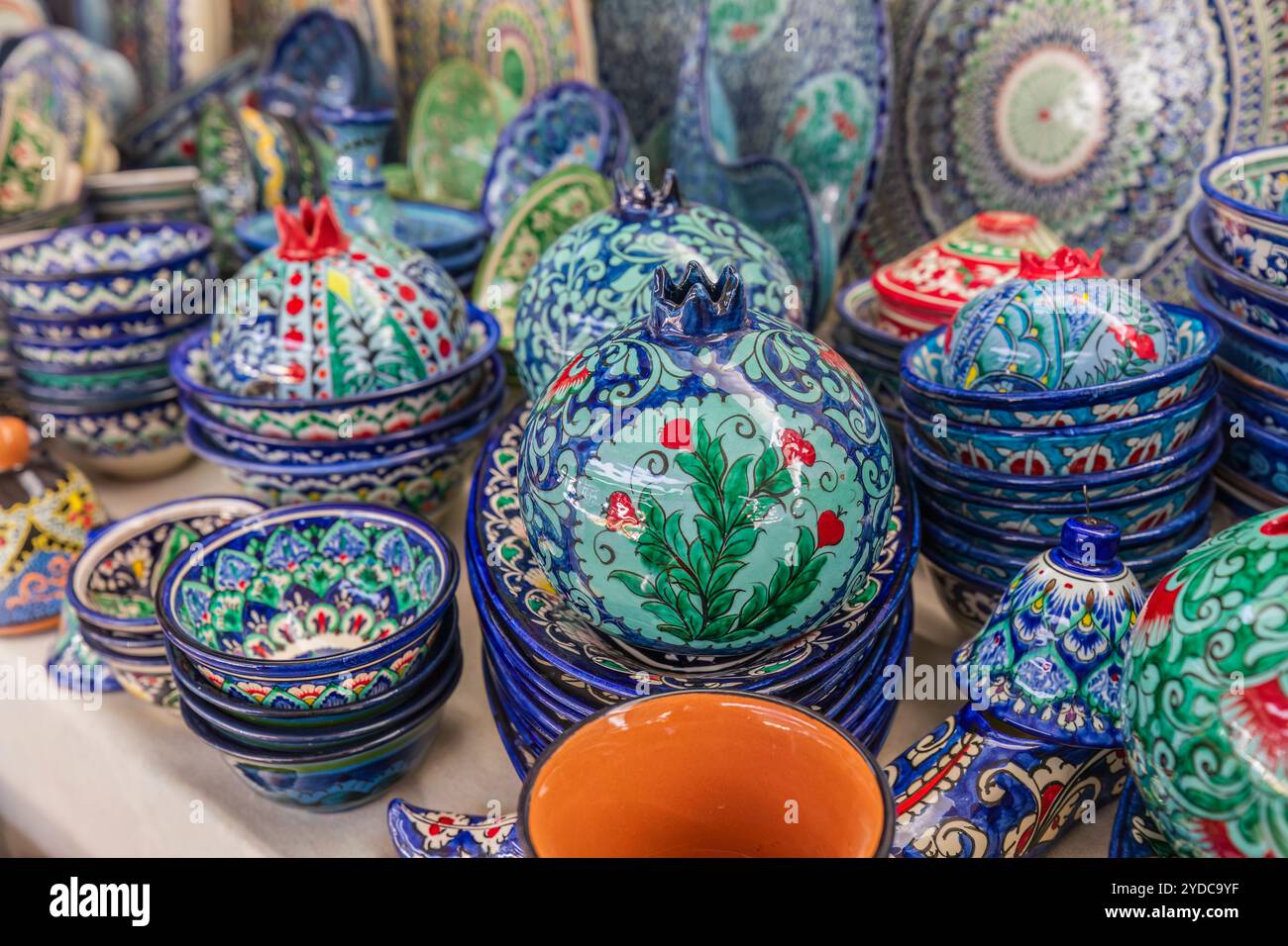 Uzbek handmade ceramic plates hi-res stock photography and images - Alamy