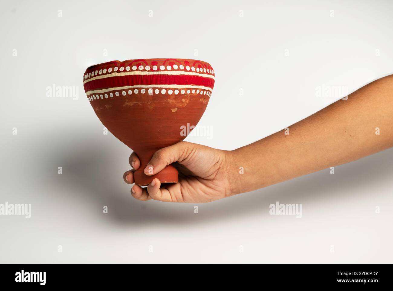 Hand holding dhunuchi hi-res stock photography and images - Alamy