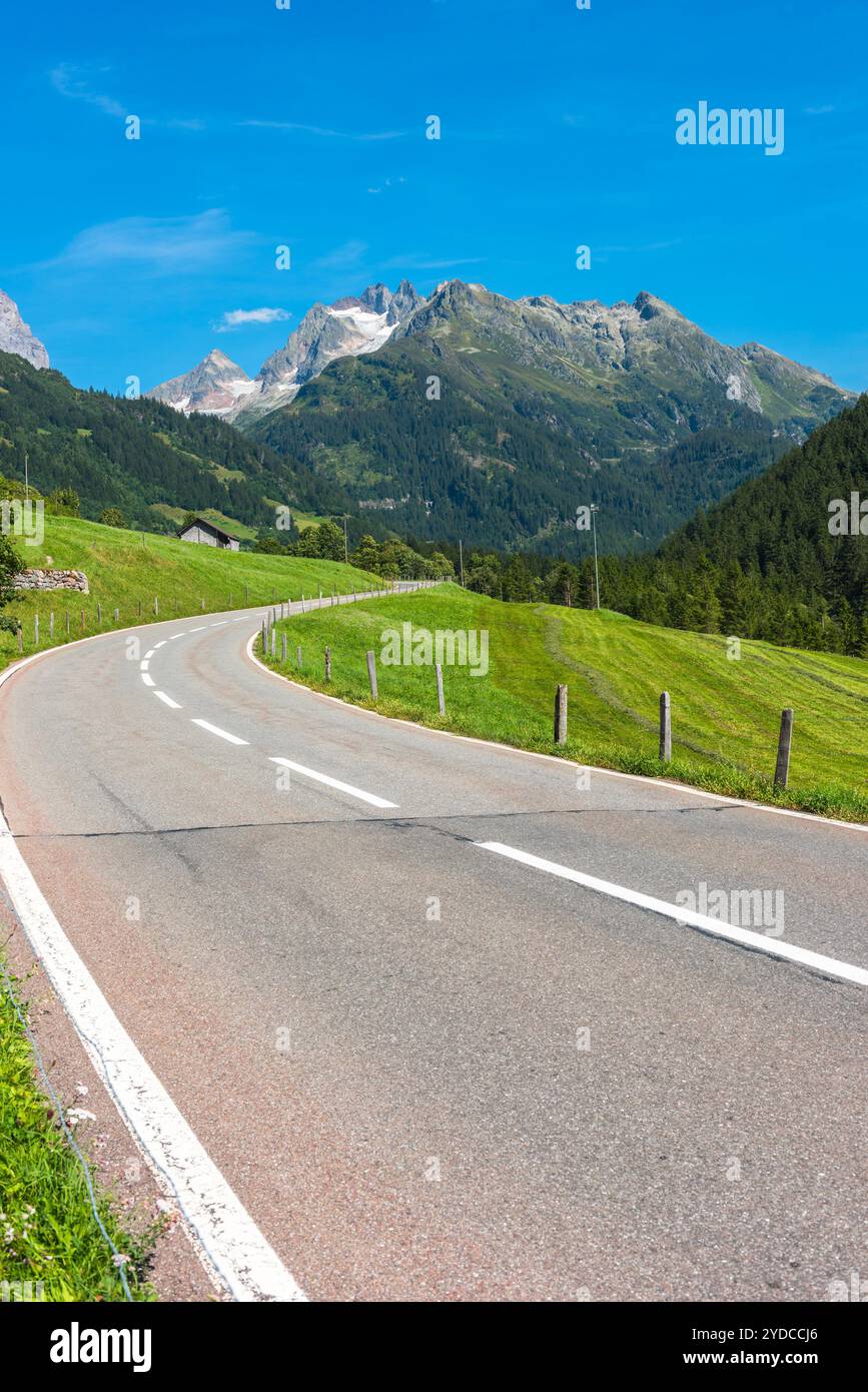 Road turn direction lane hi-res stock photography and images - Alamy