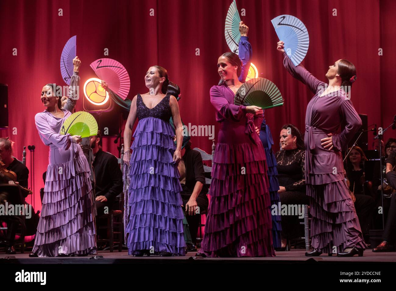 Josep Carreras and Sara Baras performing at Passeig de Gracia ...