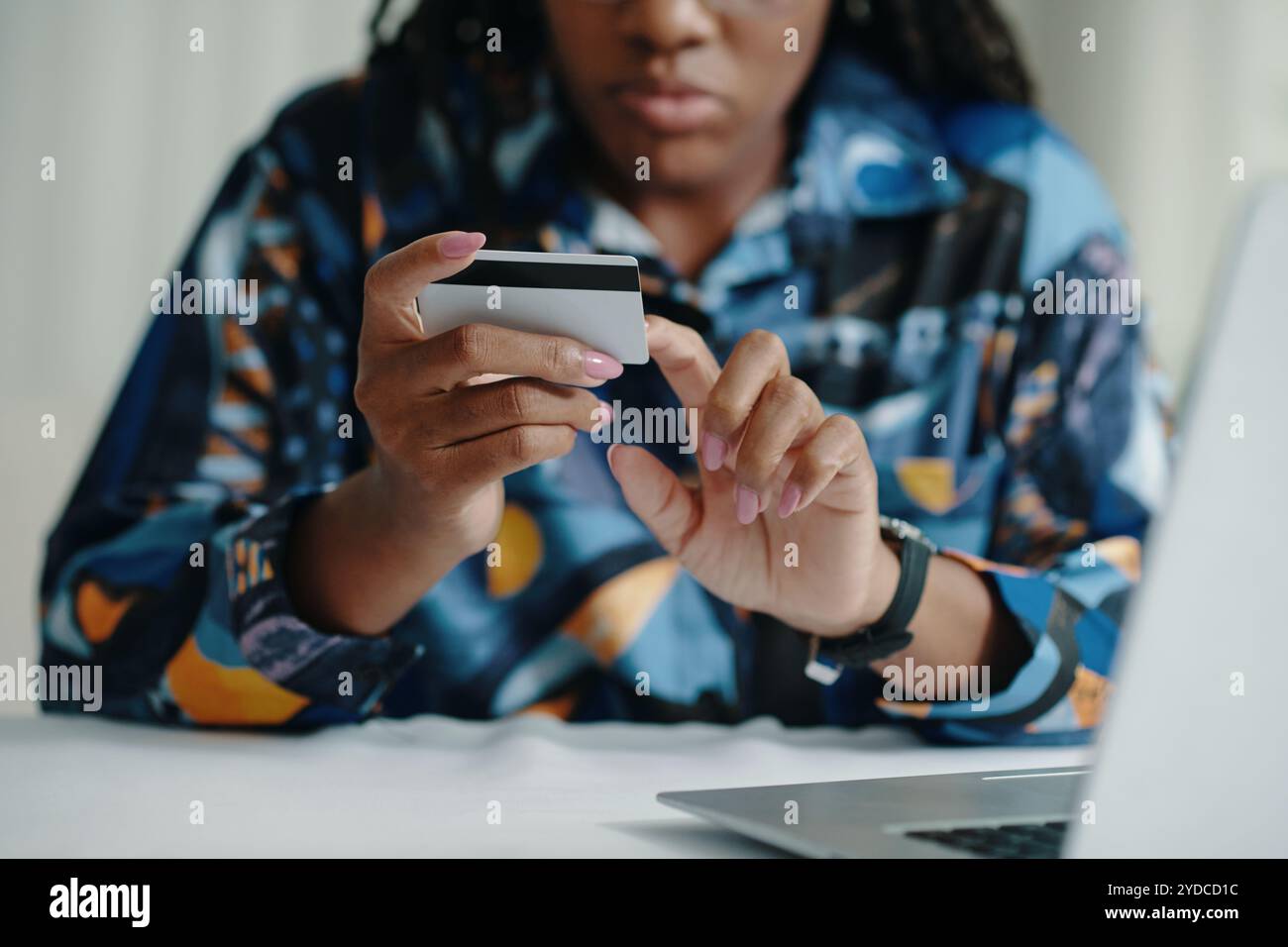 African american woman payment hi-res stock photography and images - Alamy