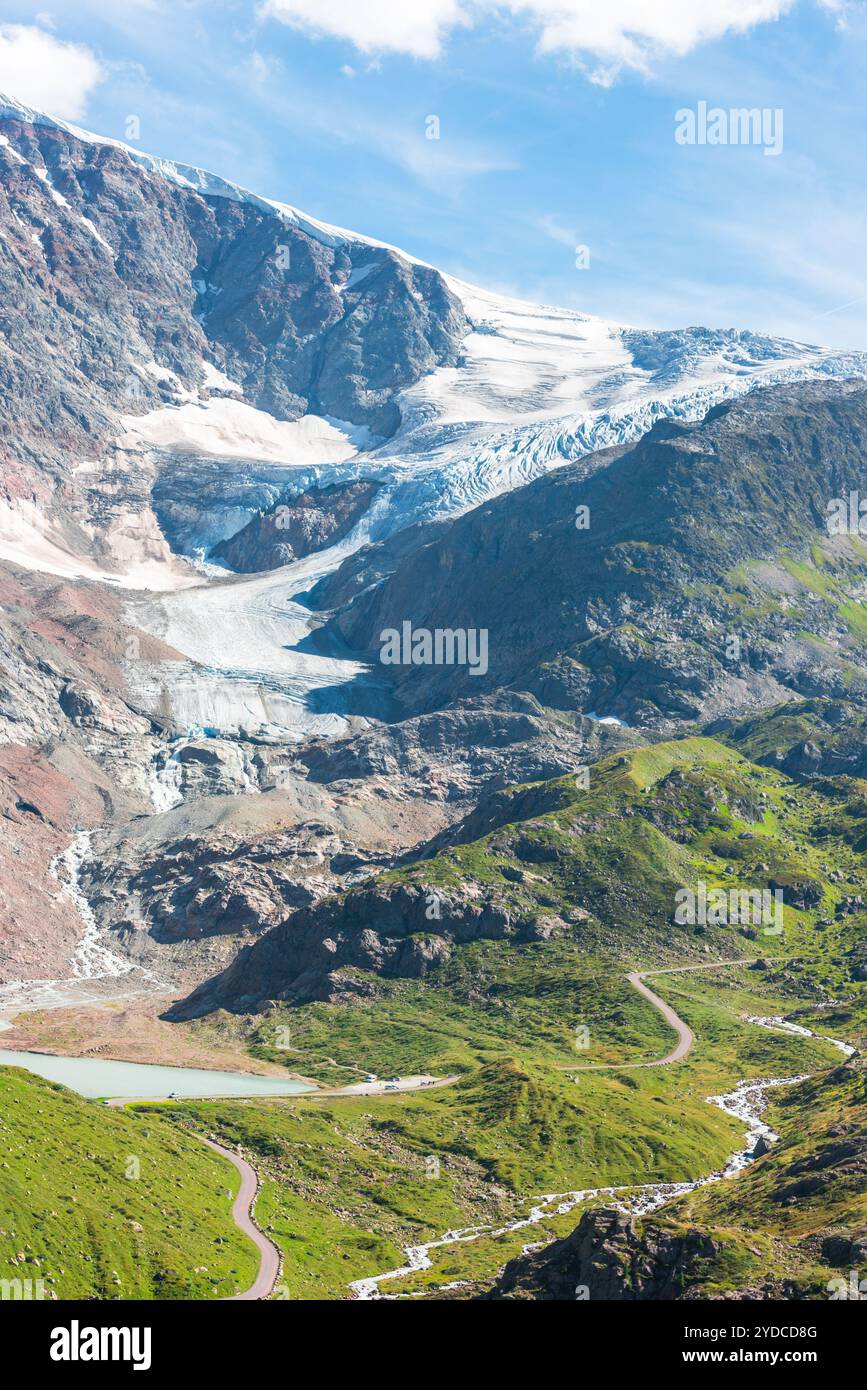 Viewa toa steingletchera anda steinseea nearbya sustenpa hi-res stock ...