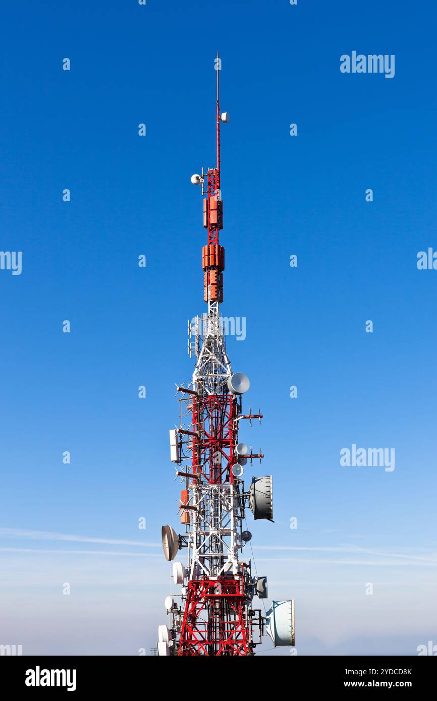 Pylon telecommunications tower antenna hi-res stock photography and images - Alamy