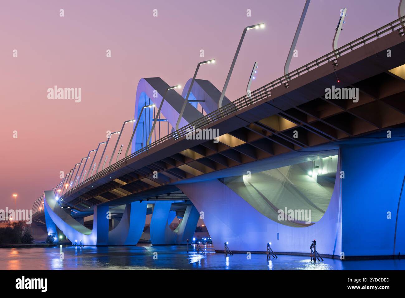 Sheikh Zayed Bridge, Abu Dhabi, UAE Stock Photo - Alamy