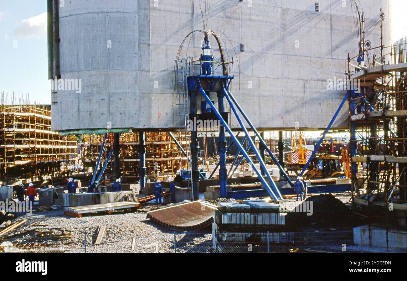 Stand jacks lifting a concrete cassion up so the crawler can go ...