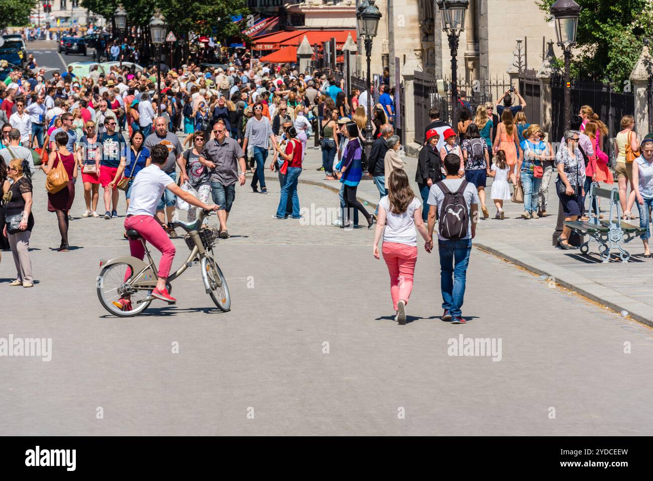 Hordes tourists hi-res stock photography and images - Alamy
