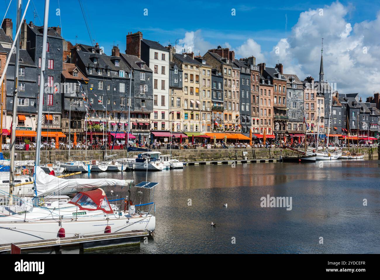 Harbour yacht reflection building hi-res stock photography and images - Alamy