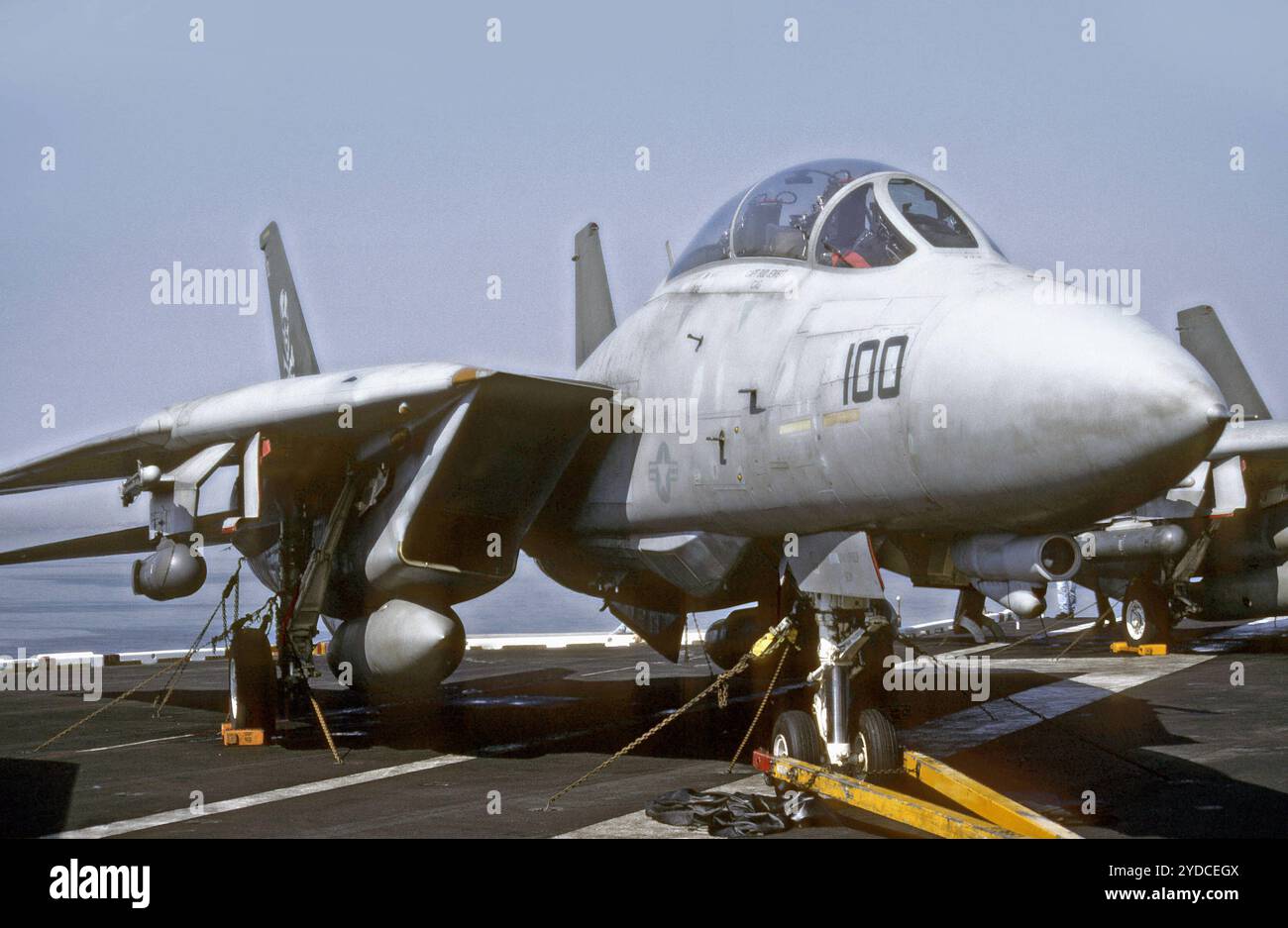 Kampfflugzeuge der US Navy vom Typ F-14B Tomcat der Strike Fighter Squadron 103 VFA-103 Jolly ...