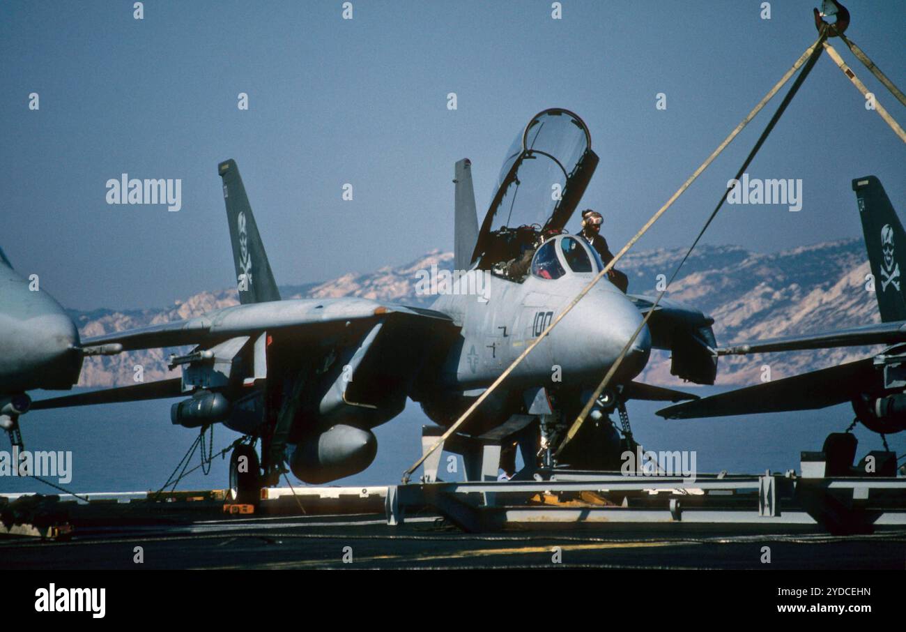 Kampfflugzeuge der US Navy vom Typ F-14B Tomcat der Strike Fighter ...