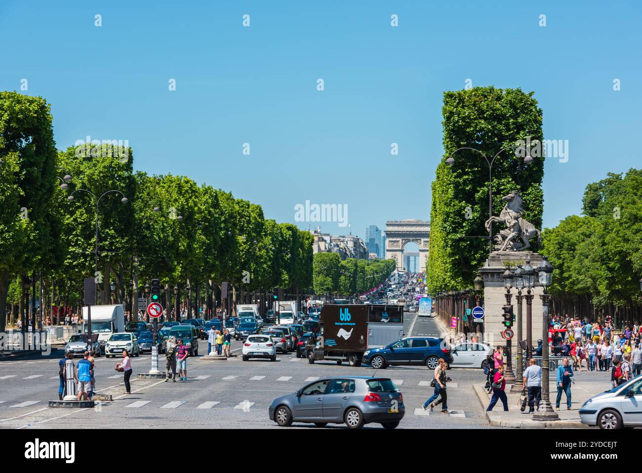 View of the Champs Elysees Avenue in Paris Stock Photo - Alamy