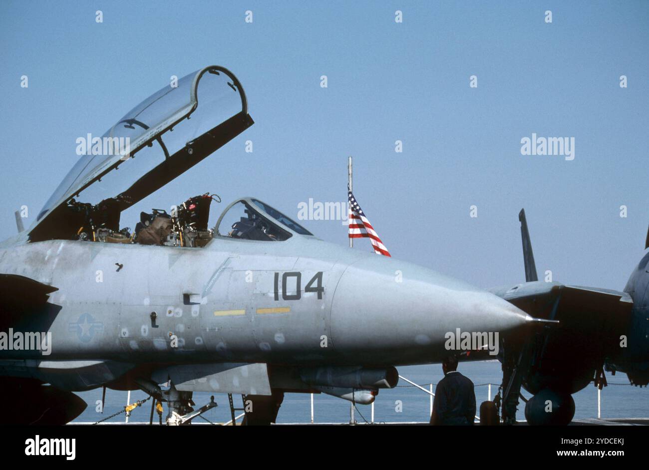 Kampfflugzeuge der US Navy vom Typ F-14B Tomcat der Strike Fighter ...