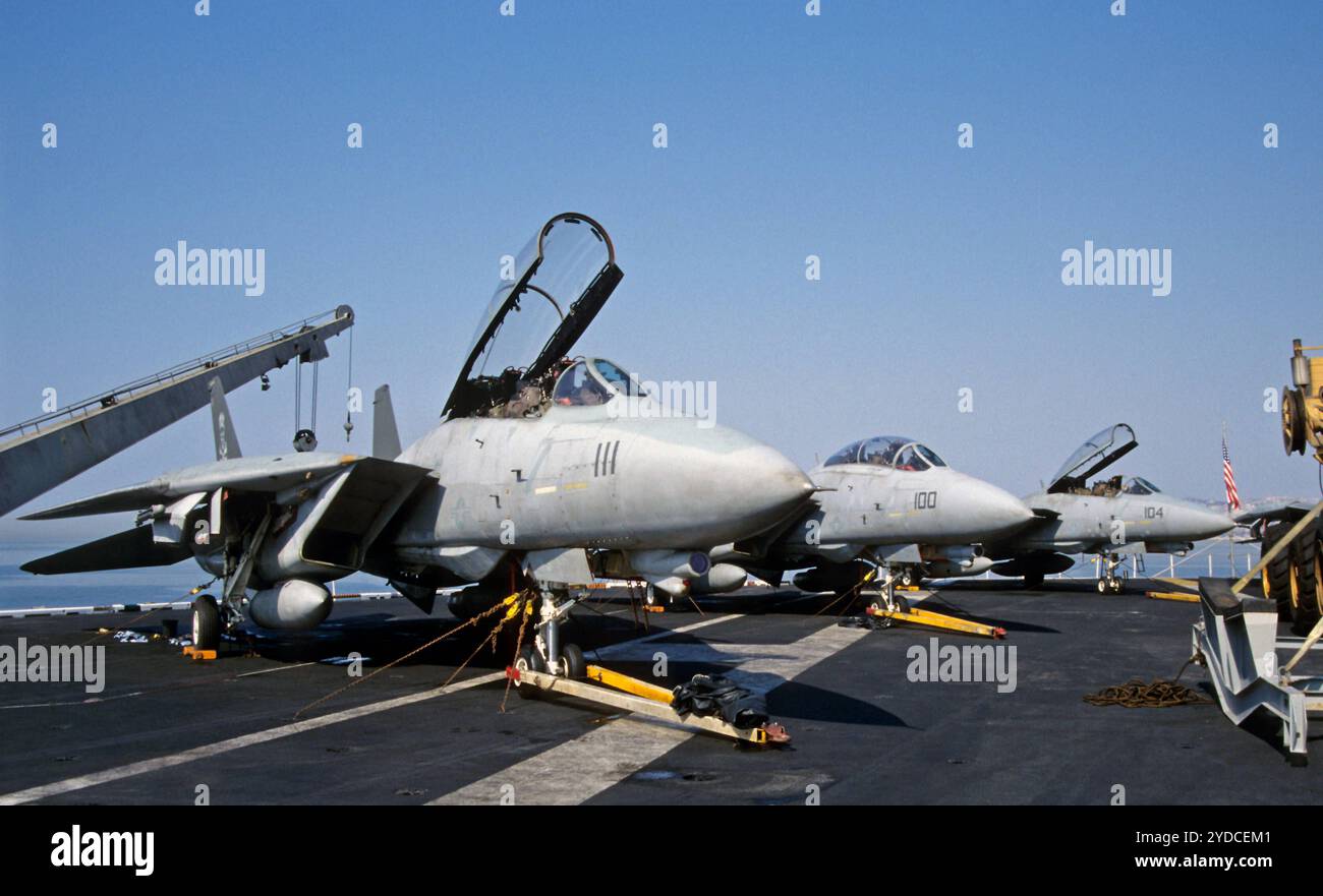 Kampfflugzeuge der US Navy vom Typ F-14B Tomcat der Strike Fighter ...