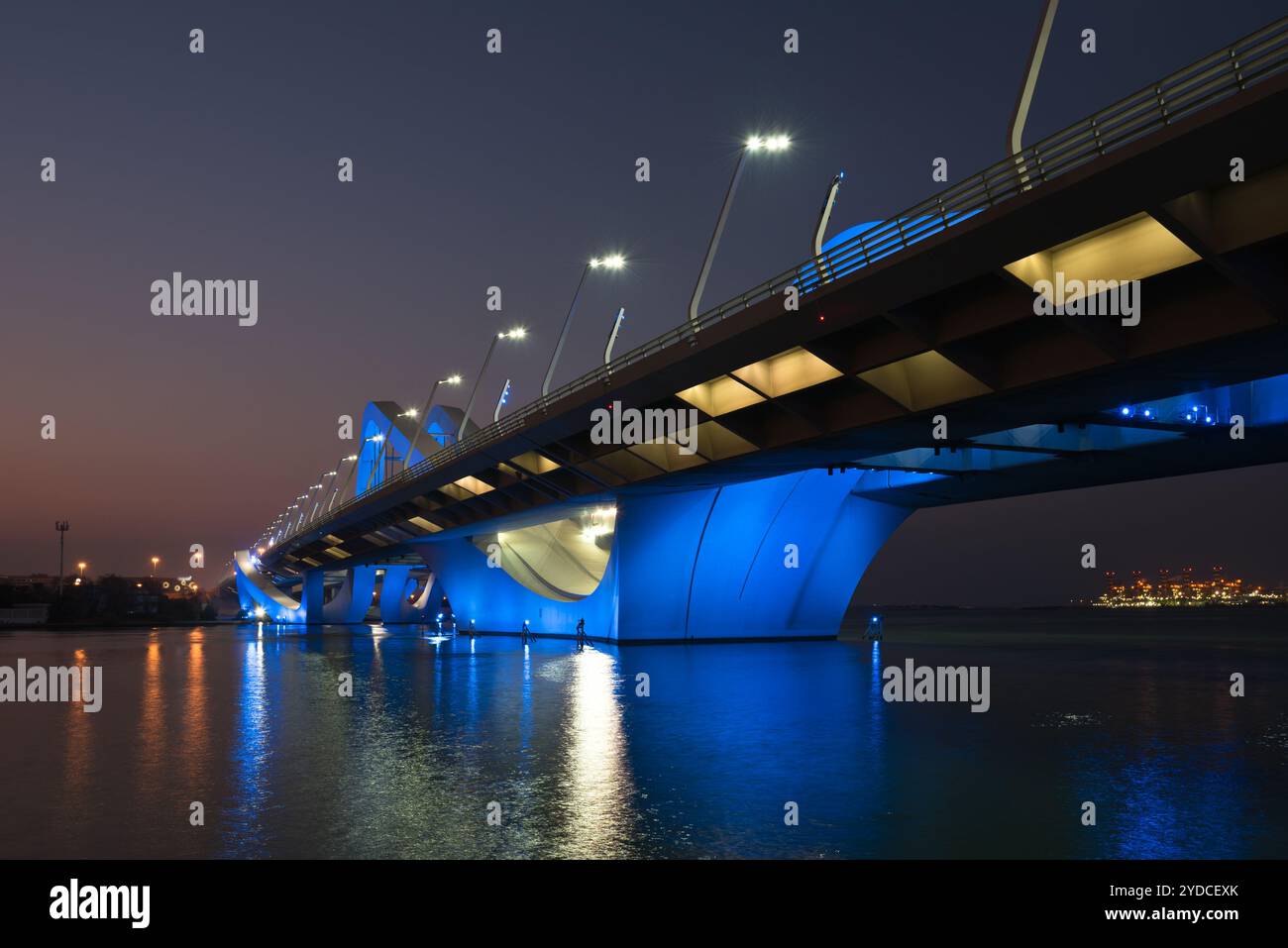 Sheikh Zayed Bridge at night, Abu Dhabi, UAE Stock Photo - Alamy