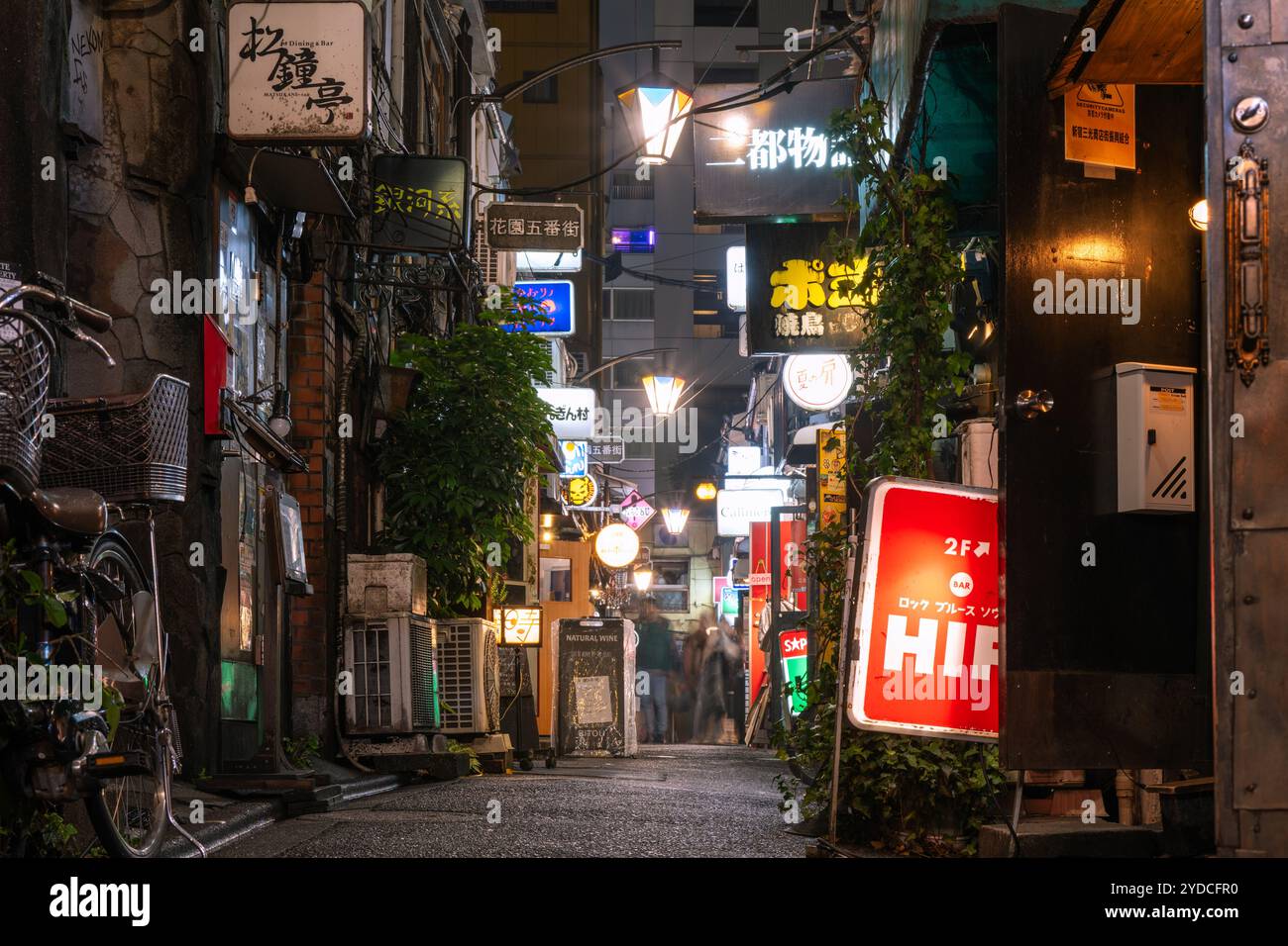 15 golden lights in hi-res stock photography and images - Alamy