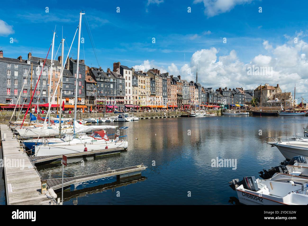 Harbour yacht reflection building hi-res stock photography and images ...