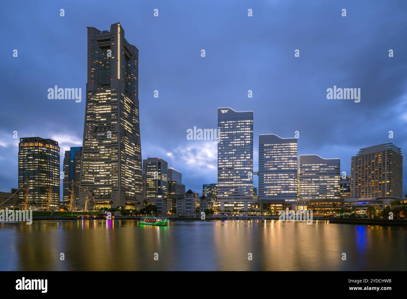 This is a view of the skyline at the Minato Mirari 21 central business ...