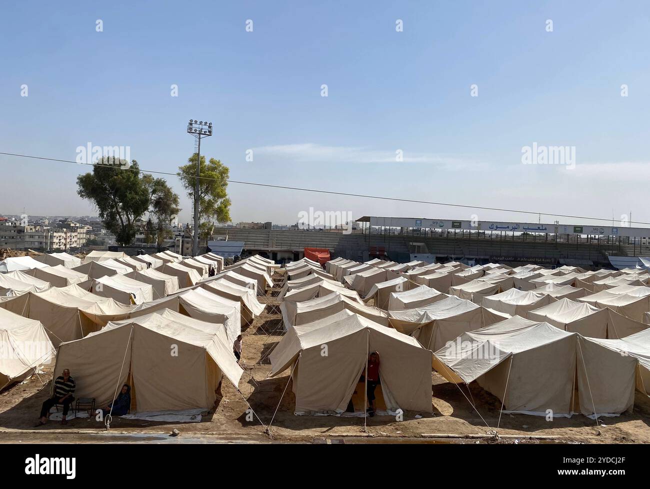 Displaced Palestinians who fled Israeli army operations in the northern ...