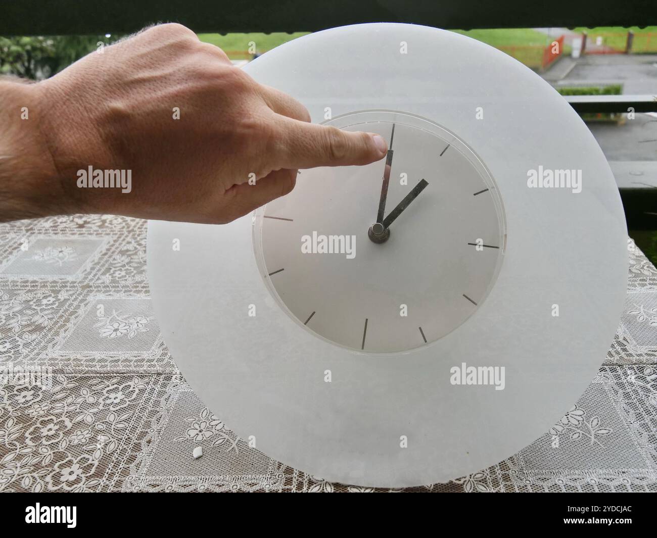 Clocks go back hi-res stock photography and images - Alamy