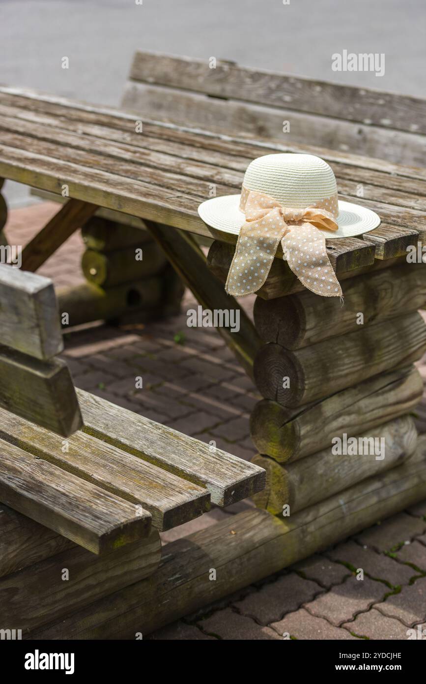 Light summer hat hi-res stock photography and images - Alamy