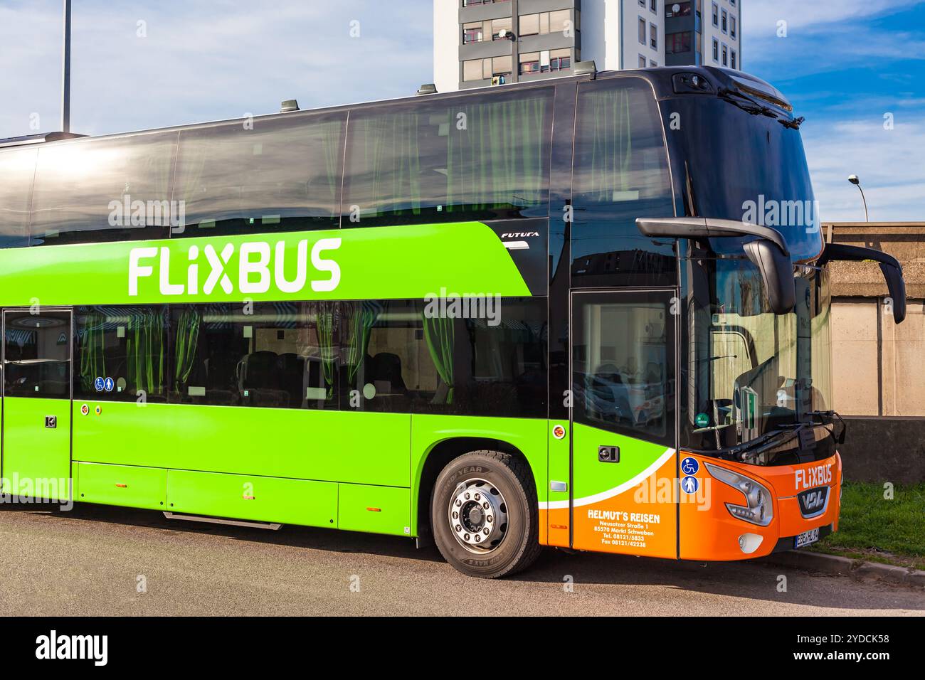 Green bus design icon hi-res stock photography and images - Alamy