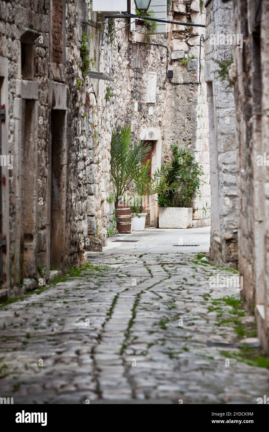 Old stone streets hi-res stock photography and images - Alamy