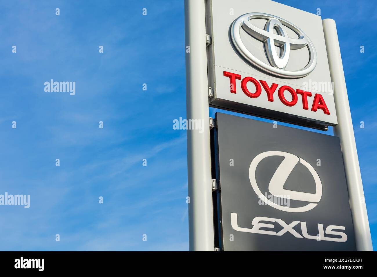 Toyota dealership signage hi-res stock photography and images - Alamy