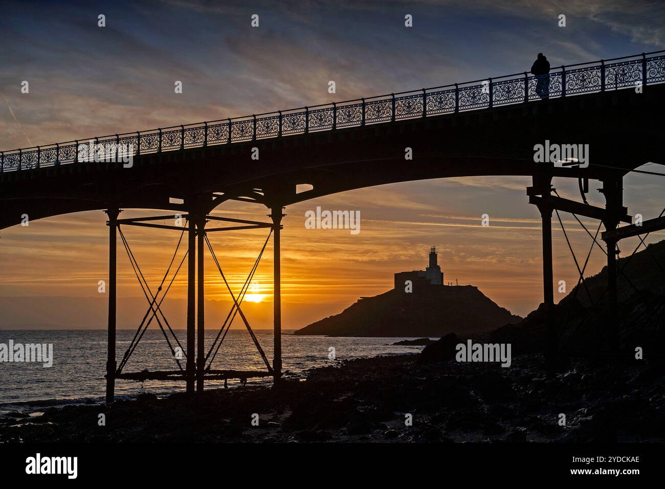 Swansea, UK. 26th Oct, 2024. The sun rises alongside the Mumbles ...