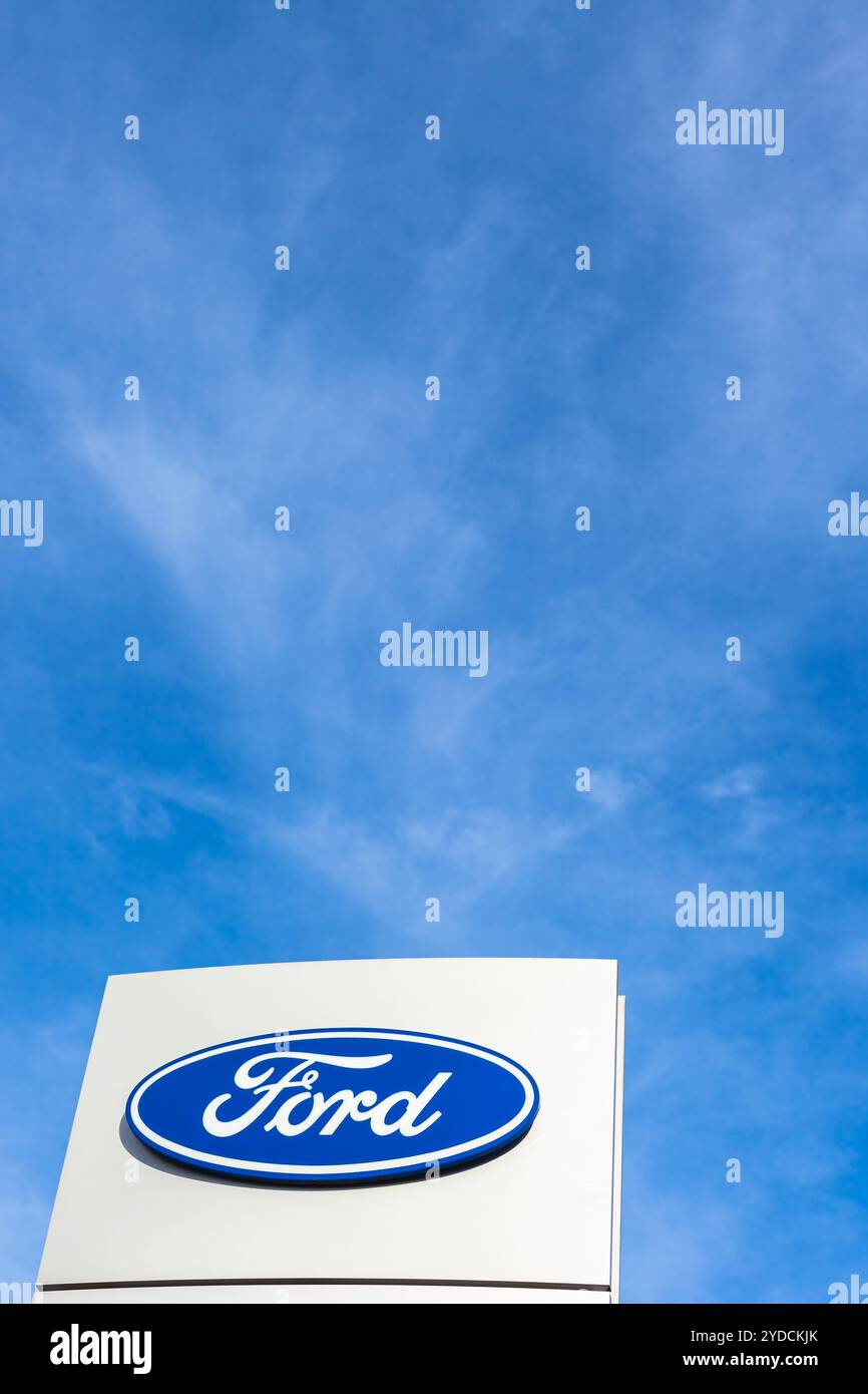 Ford brand logo on bright blue sky background Stock Photo - Alamy