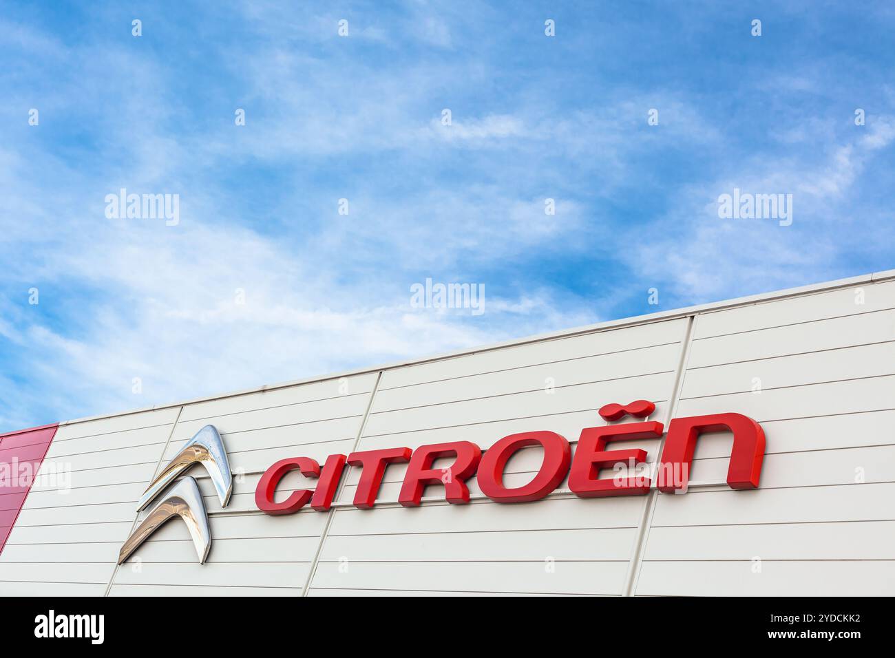 Citroen brand logo on bright blue sky background Stock Photo - Alamy