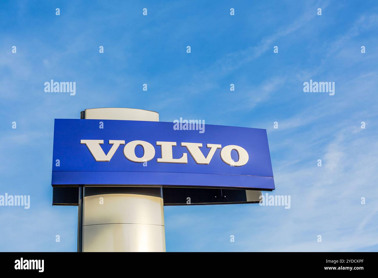 Logo car brand volvo hi-res stock photography and images - Alamy