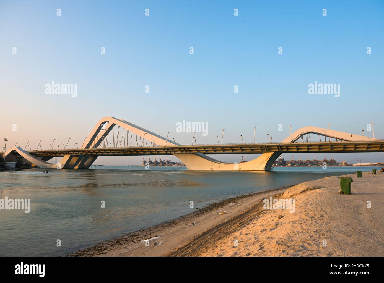 Sheikh Zayed Bridge, Abu Dhabi, UAE Stock Photo - Alamy