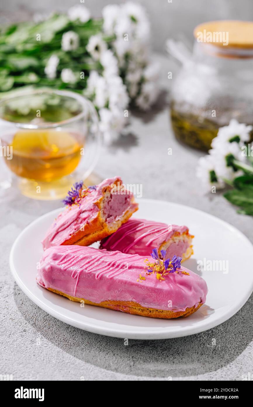 Creamy eclairs hi-res stock photography and images - Alamy