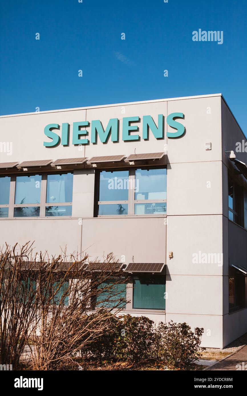 Siemens logo hi-res stock photography and images - Alamy