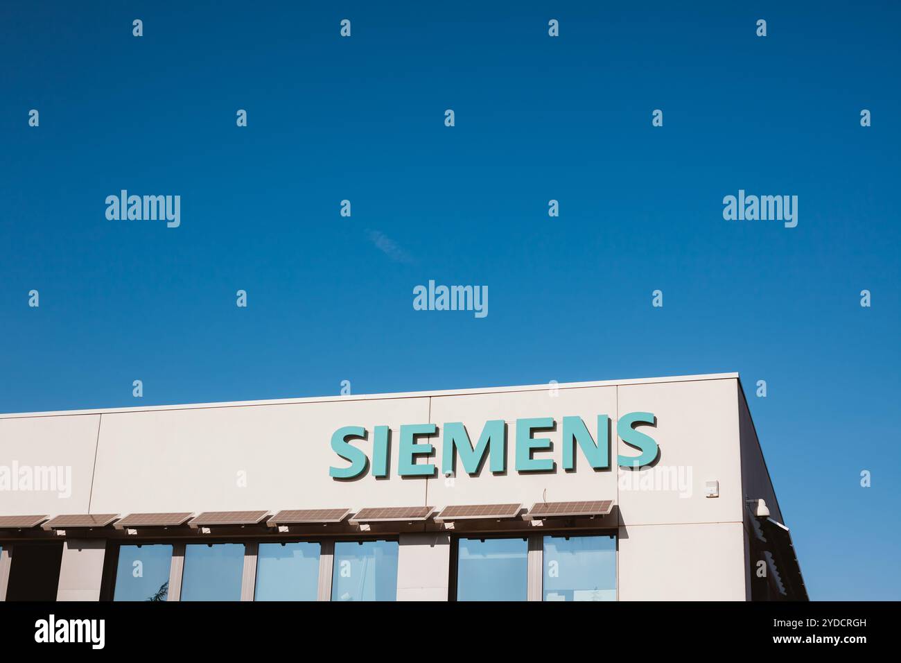 Siemens Company logo at its building Stock Photo - Alamy