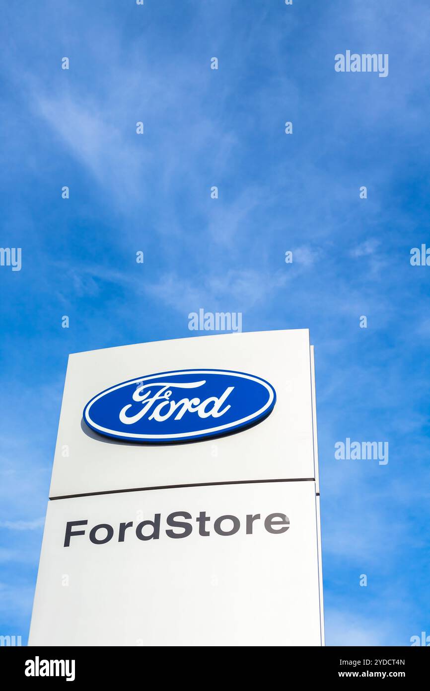 Ford brand logo on bright blue sky background Stock Photo - Alamy