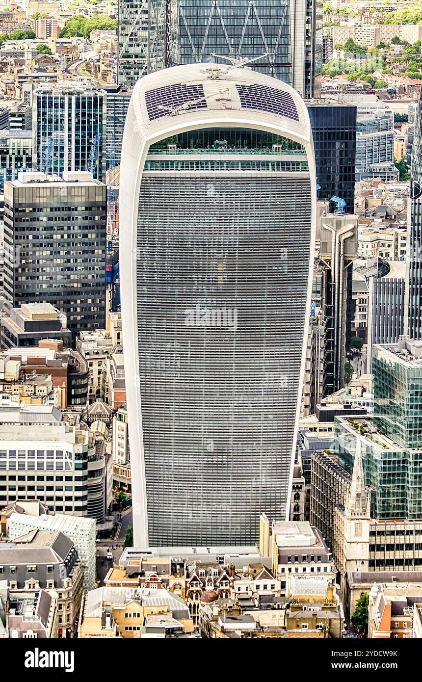 LONDON - MAY 29: The 20 Fenchurch Street aka Walkie Talkie building in ...