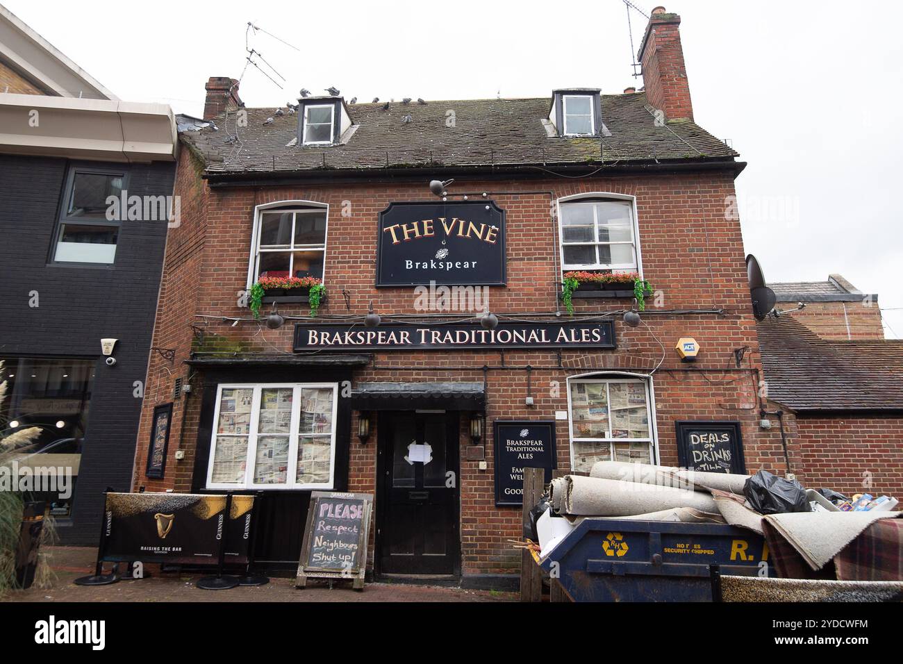 Maidenhead, Berkshire, UK. 2nd October, 2024. The Vine pub in ...