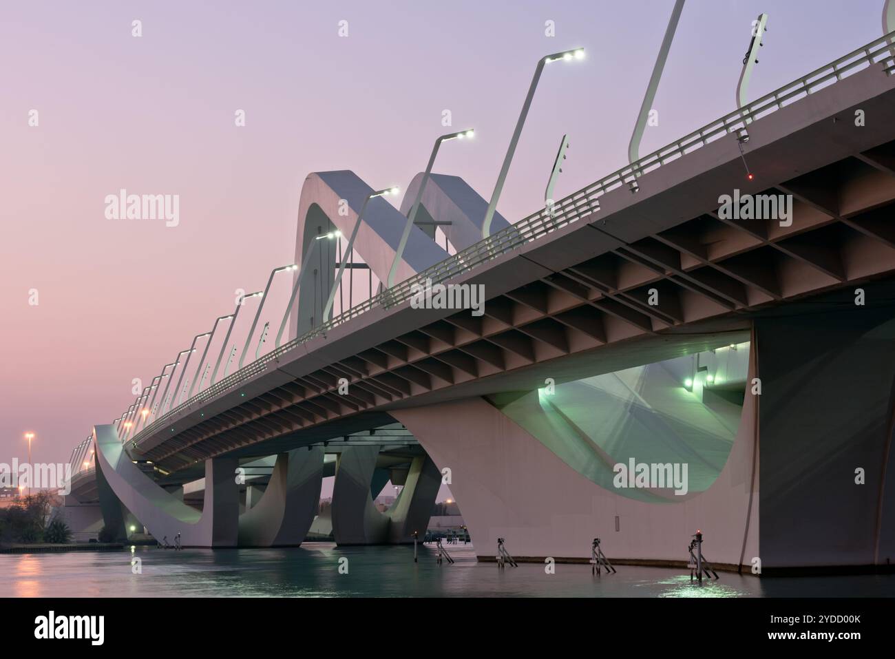 Sheikh Zayed Bridge, Abu Dhabi, UAE Stock Photo - Alamy