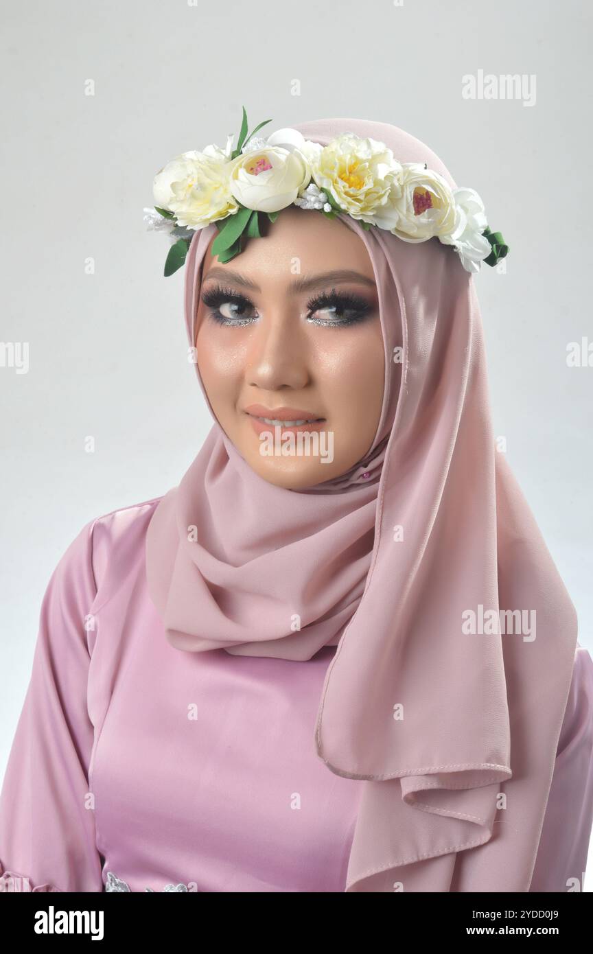 Portrait Beautiful Muslim Asian Girls wearing a pink Muslim shirt and a ...
